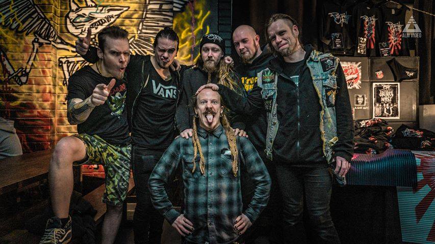 Profane Omen mostra lado desconhecido e calmo em acústico - Headbangers ...