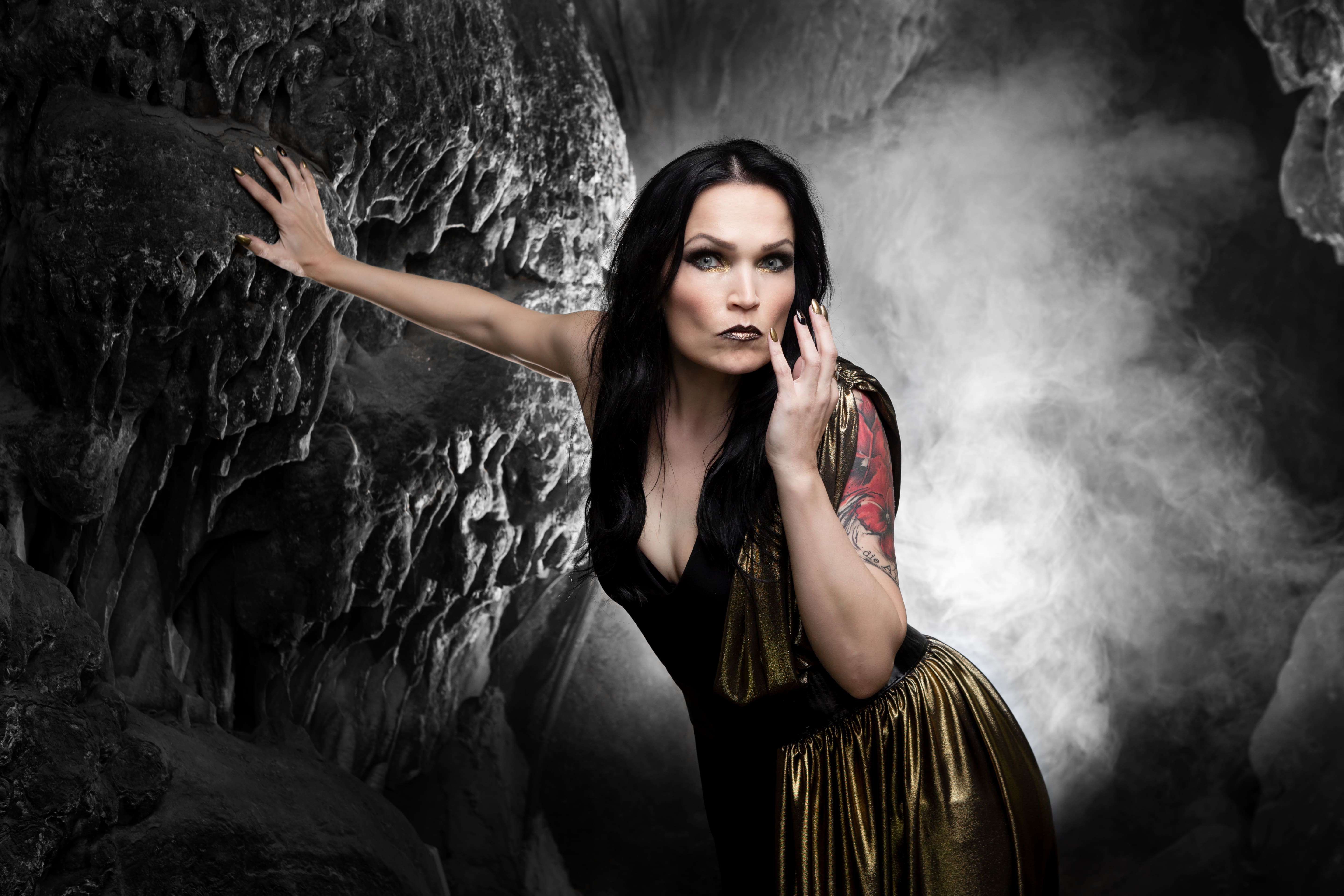 Tarja anuncia reedição do álbum de inverno "From Spirits and Ghosts ...