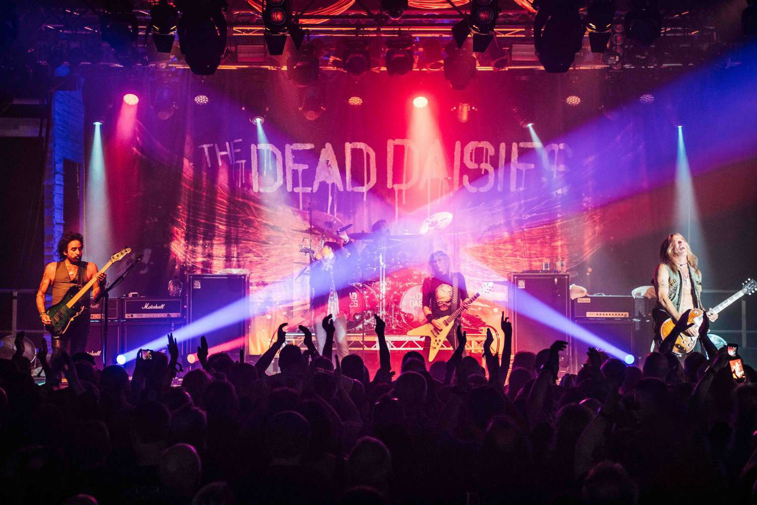 The Dead Daisies lançam 'Rise Up (Live From Daisyland)' - Headbangers News