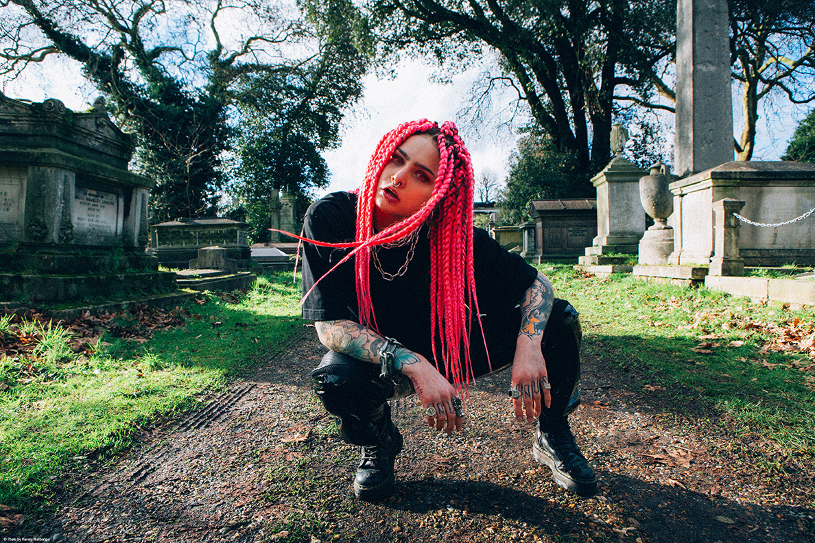 Mimi Barks libera single e videoclipe de 'Grind' - Headbangers News