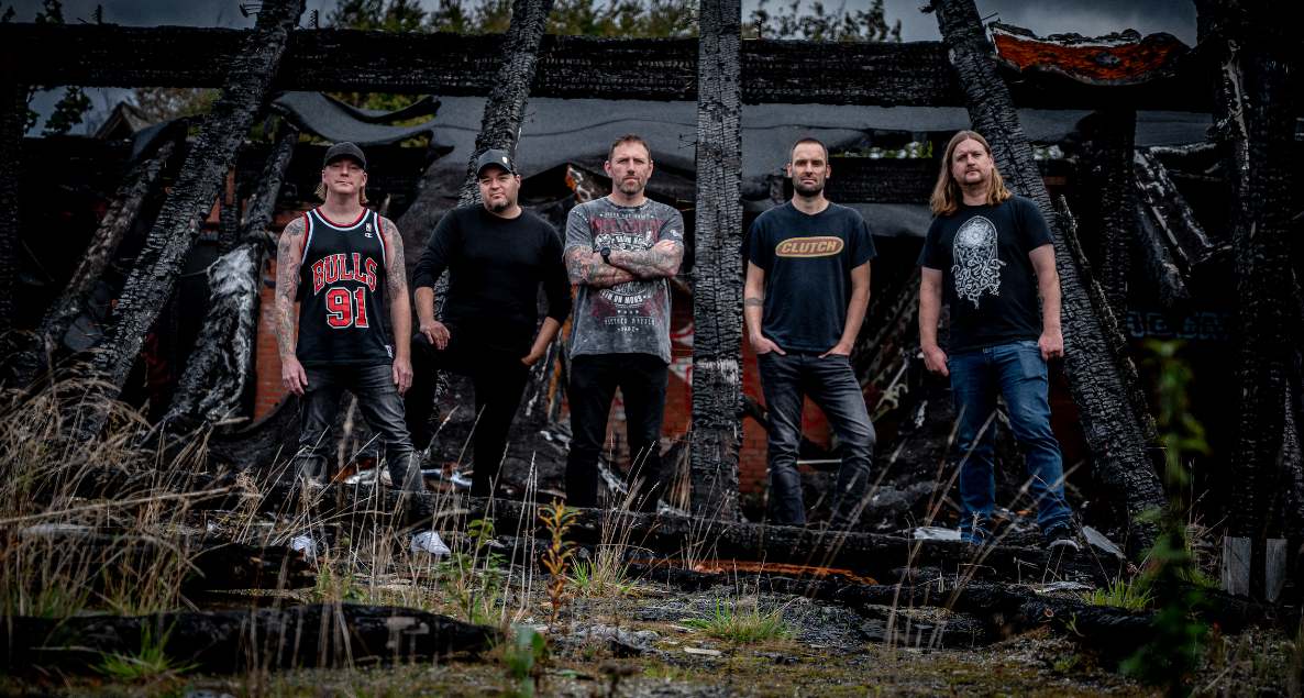 Black Swamp Water lança single e videoclipe de 'Roll Over ...