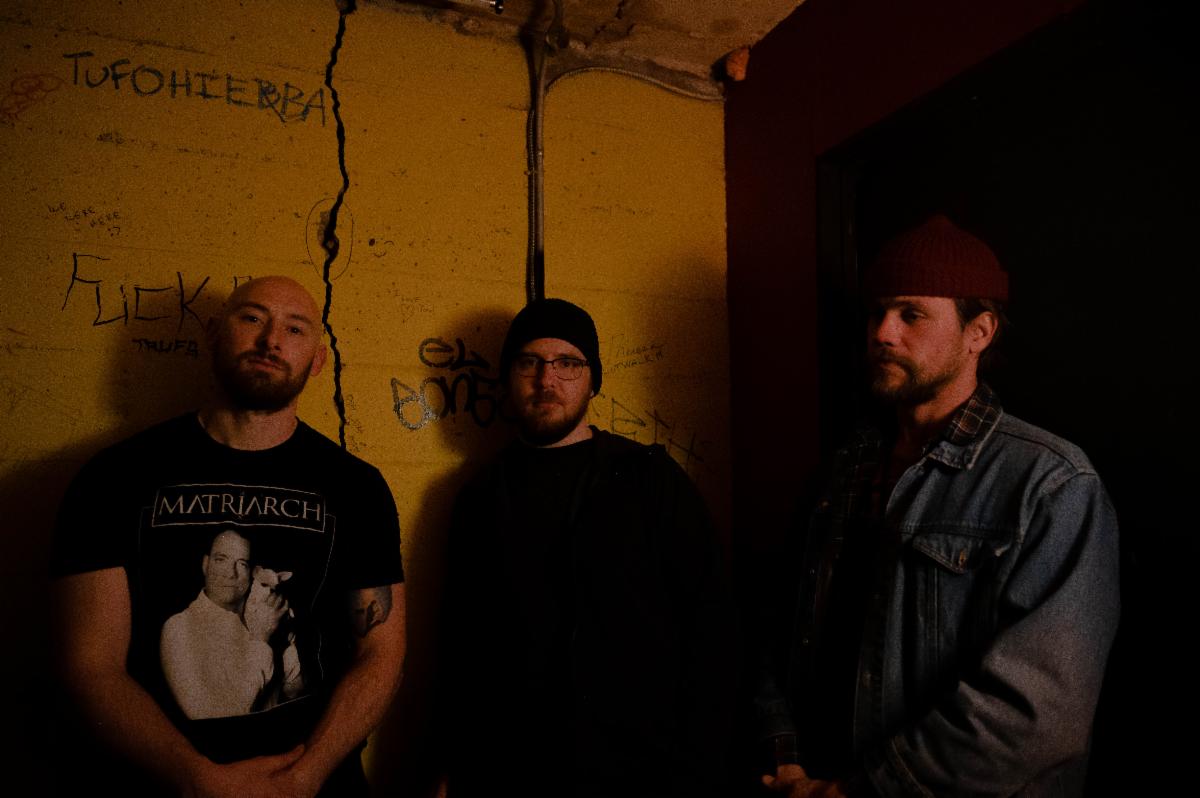 Vexing lança a faixa "Shallow Breath" antes do álbum de estreia ...