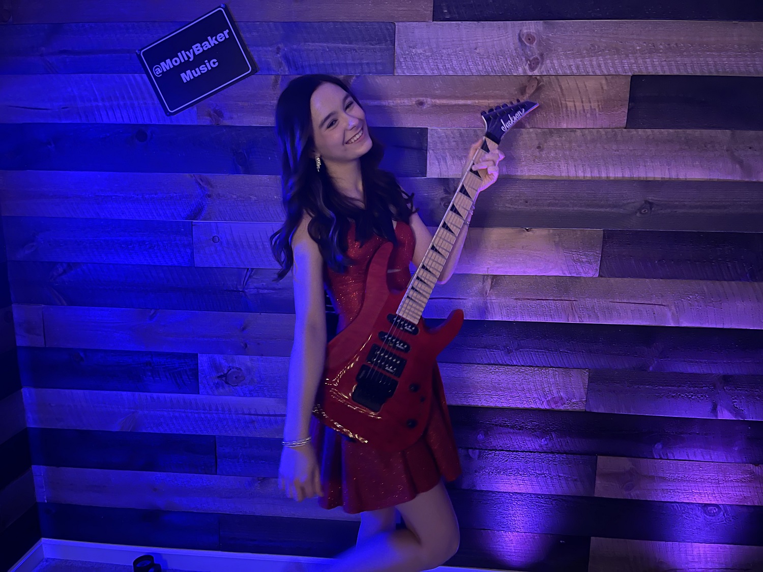 Molly Baker: com milhares de streams, cantora de pop punk lança "Stunt ...