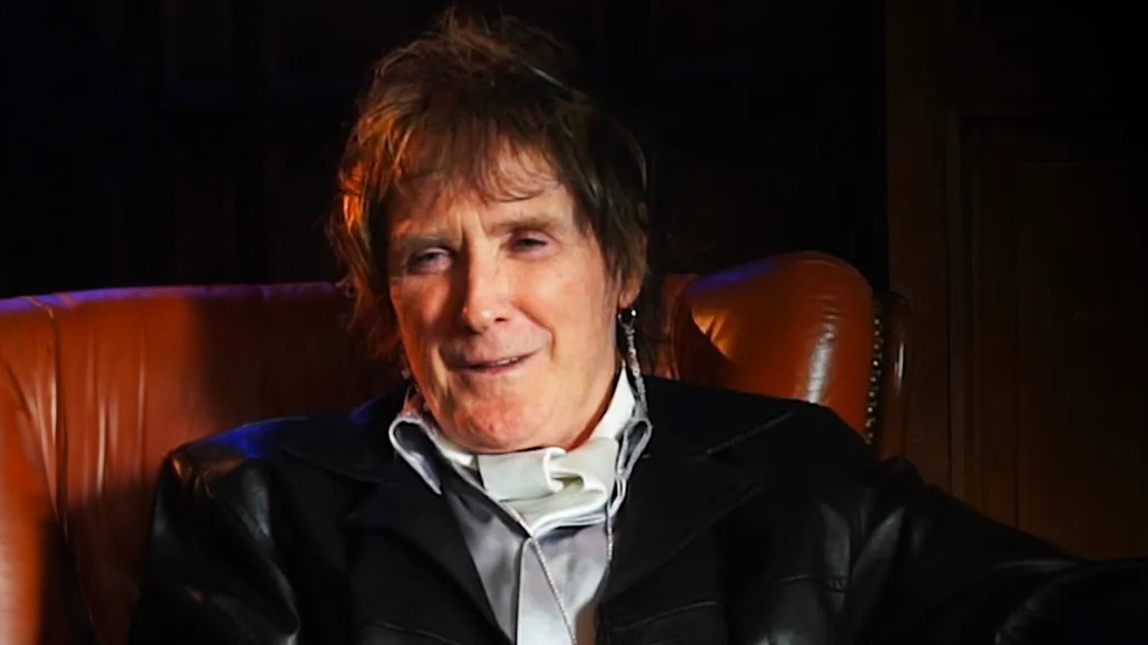 Morre Colin Burgess, baterista original do AC/DC, aos 77 anos ...