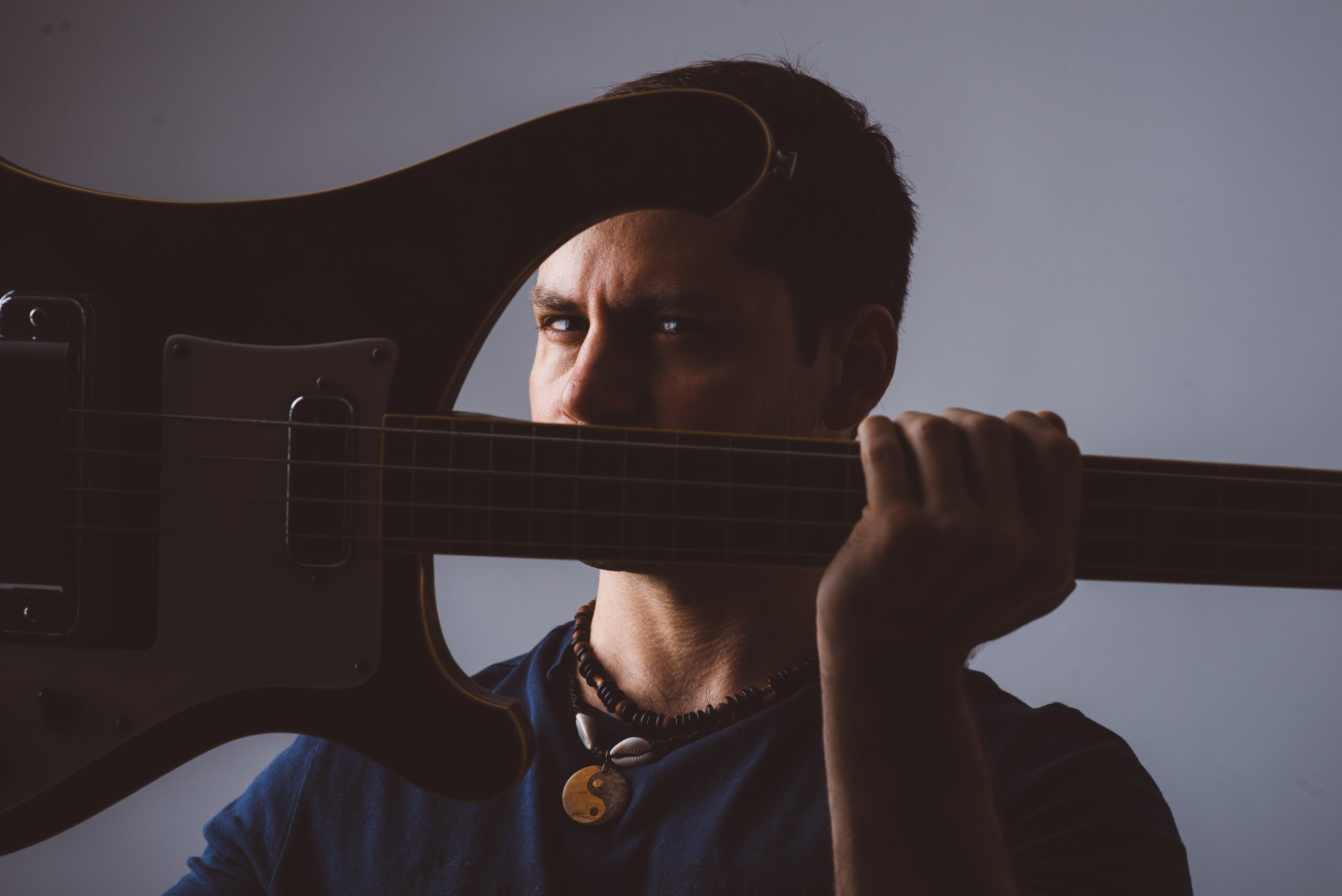 Adri lança seu novo single e primeiro videoclipe, "Castelos no Mangue ...