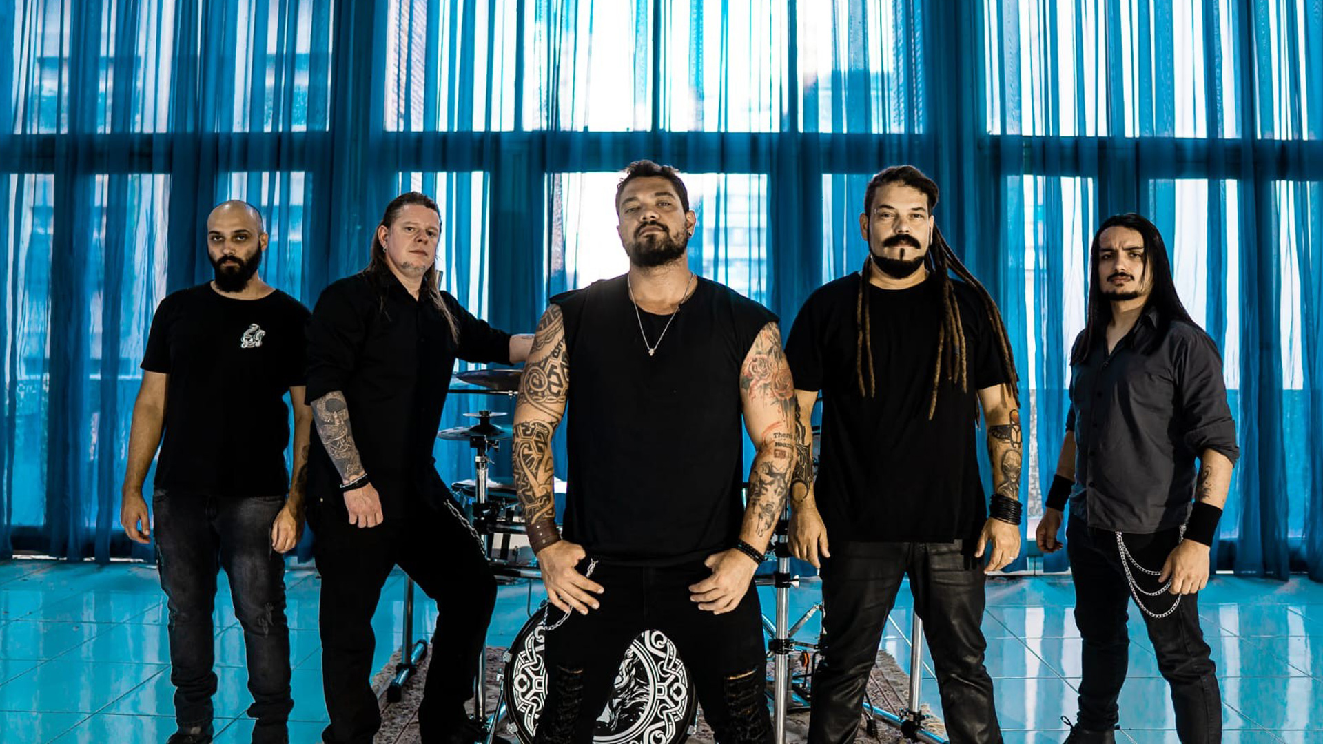 Throw Me To The Wolves revela faixa de abertura do debut - Headbangers News