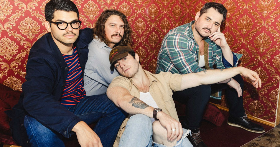 Nicotine Dolls lança o single “Touch the Ground” - Headbangers News