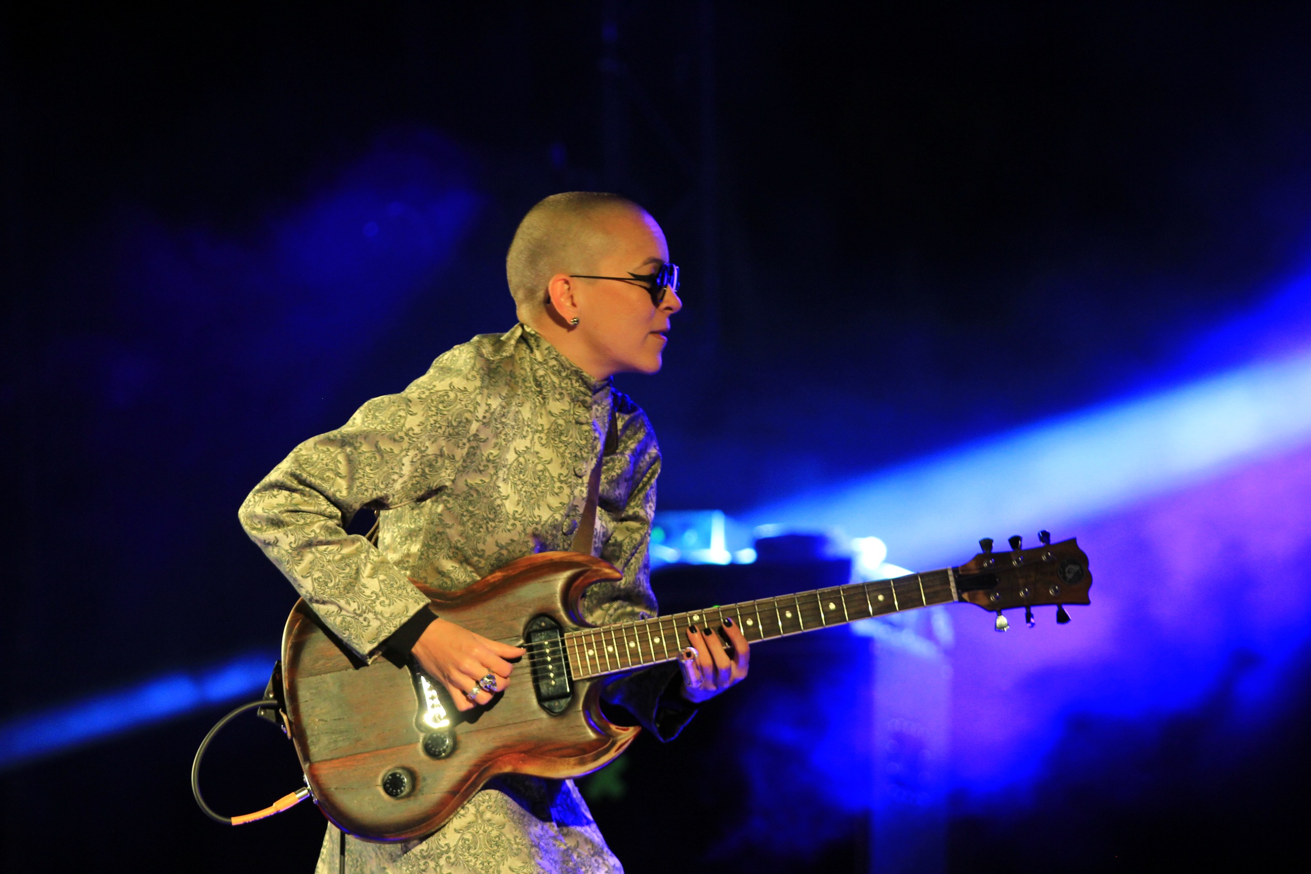 Nanda Moura lança o single "LOUCA", um manifesto rock-blues contra a ...