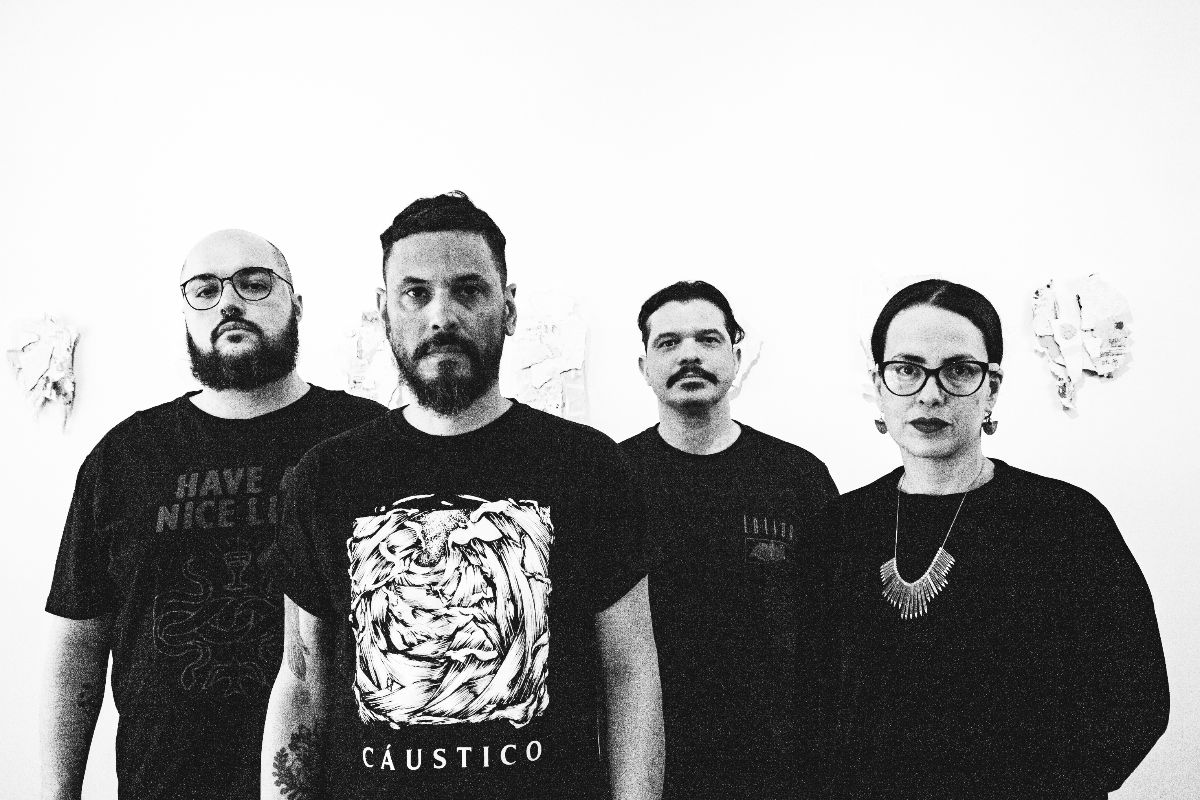 “Silver Blue”, novo álbum do Throe, transita entre o metal experimental ...